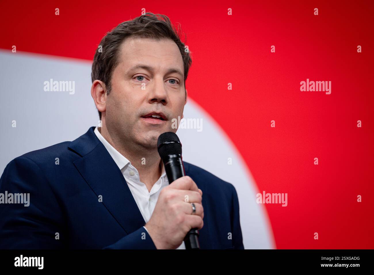 SPD Wahlparty zur Bundestagswahl 2025 Lars Klingbeil Bundesvorsitzender auf der Buehne nach der ...