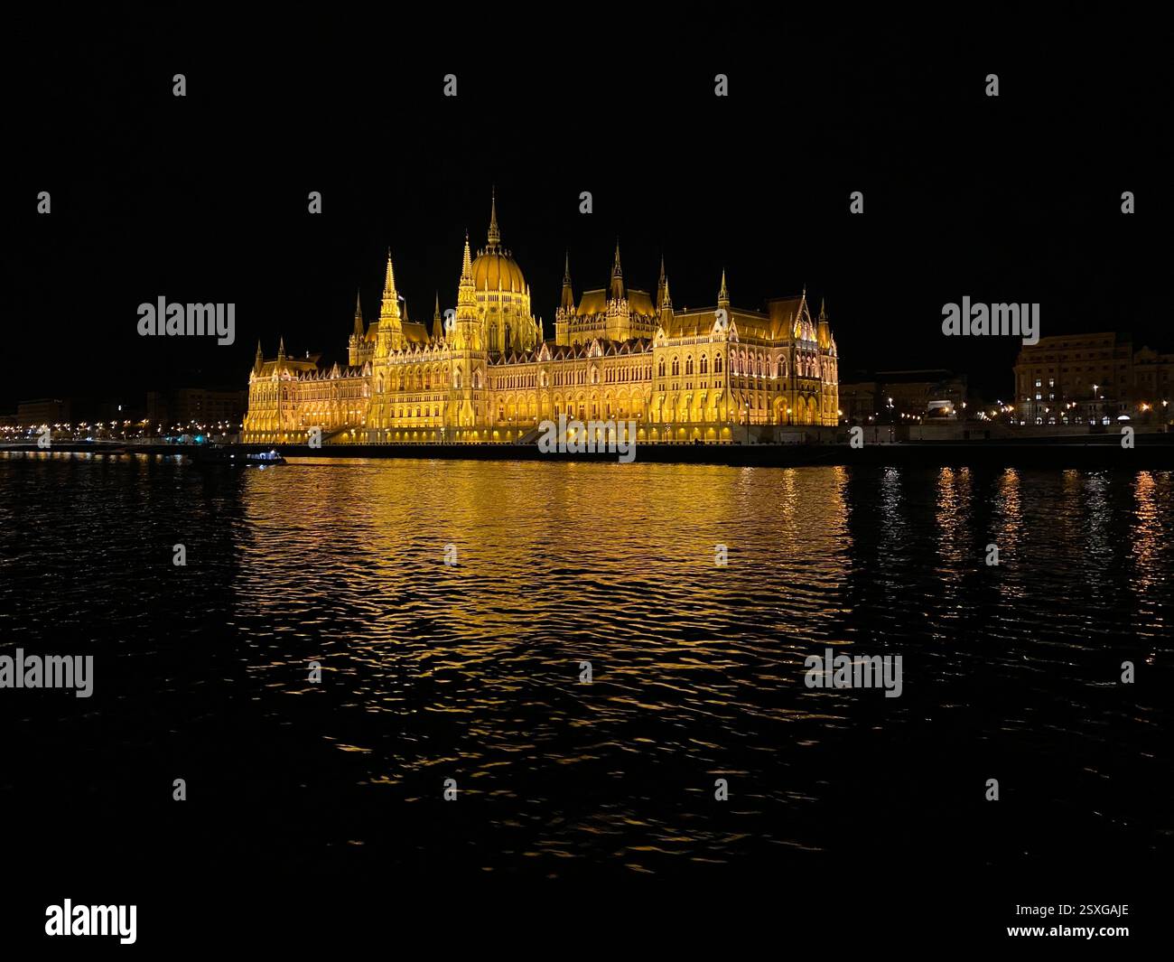Hungarian parliament building cruise hi-res stock photography and ...