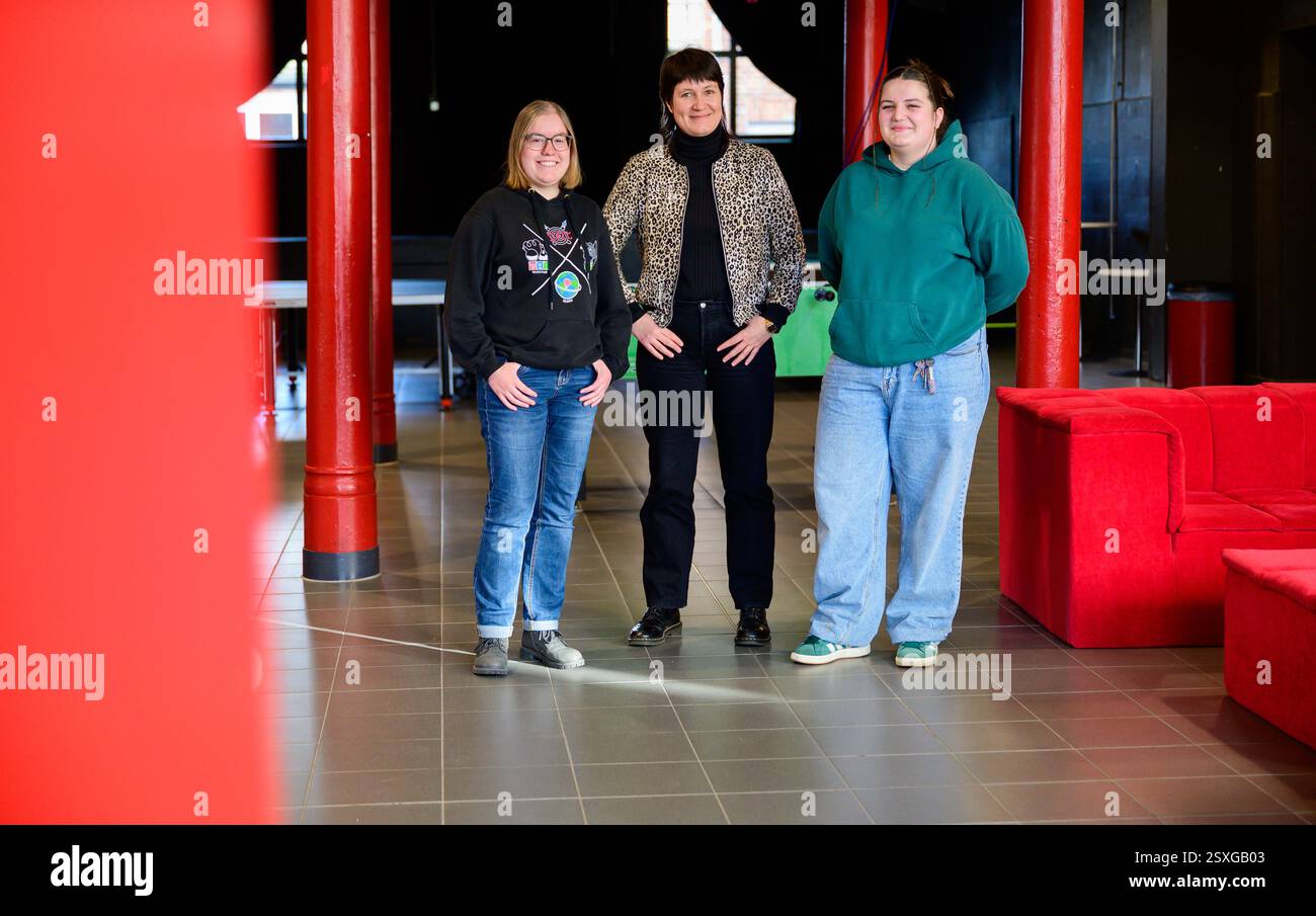 Stade, Germany. 06th Feb, 2025. Henrike Klinger (l-r), youth leader ...