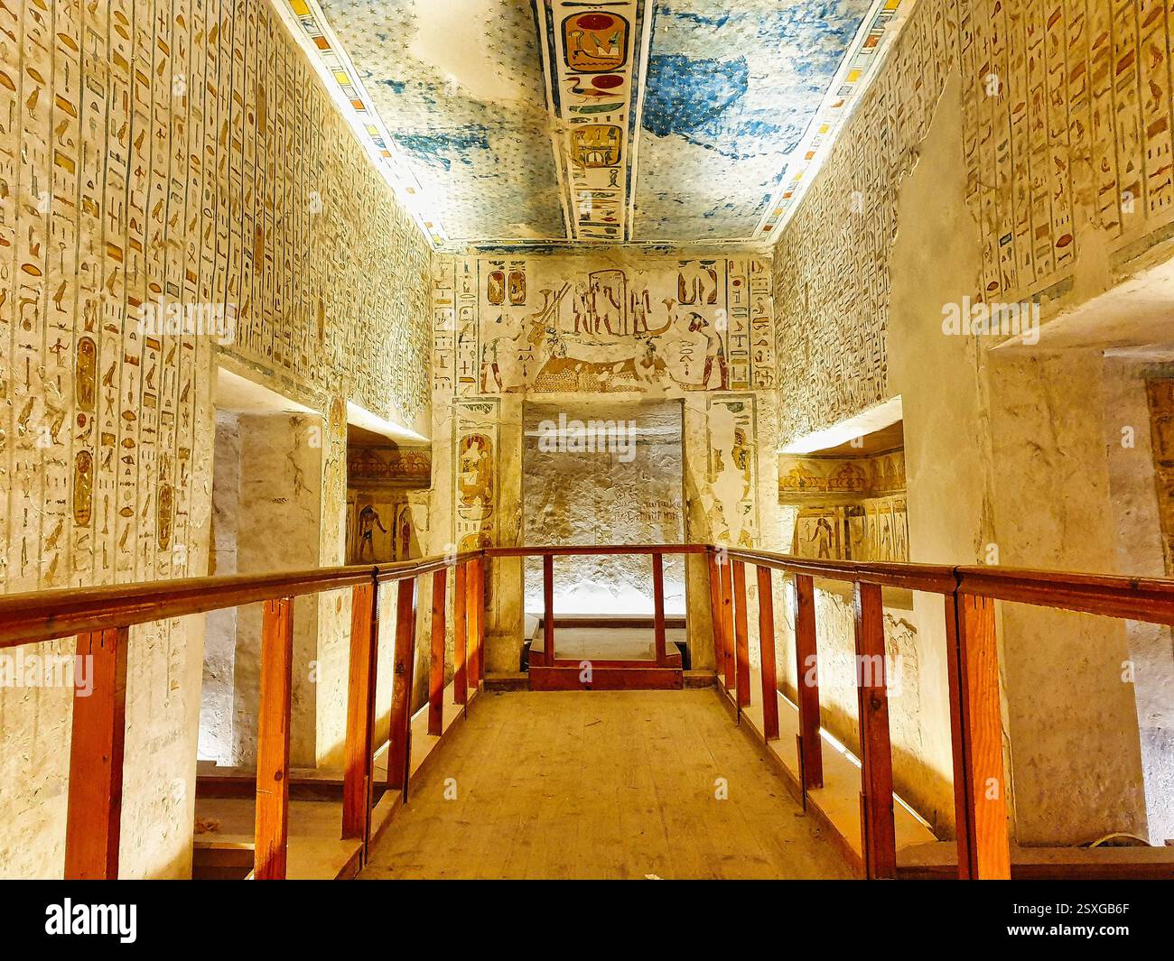 Beautifully decorated ceiling and walls with hieroglyphics from Book of ...