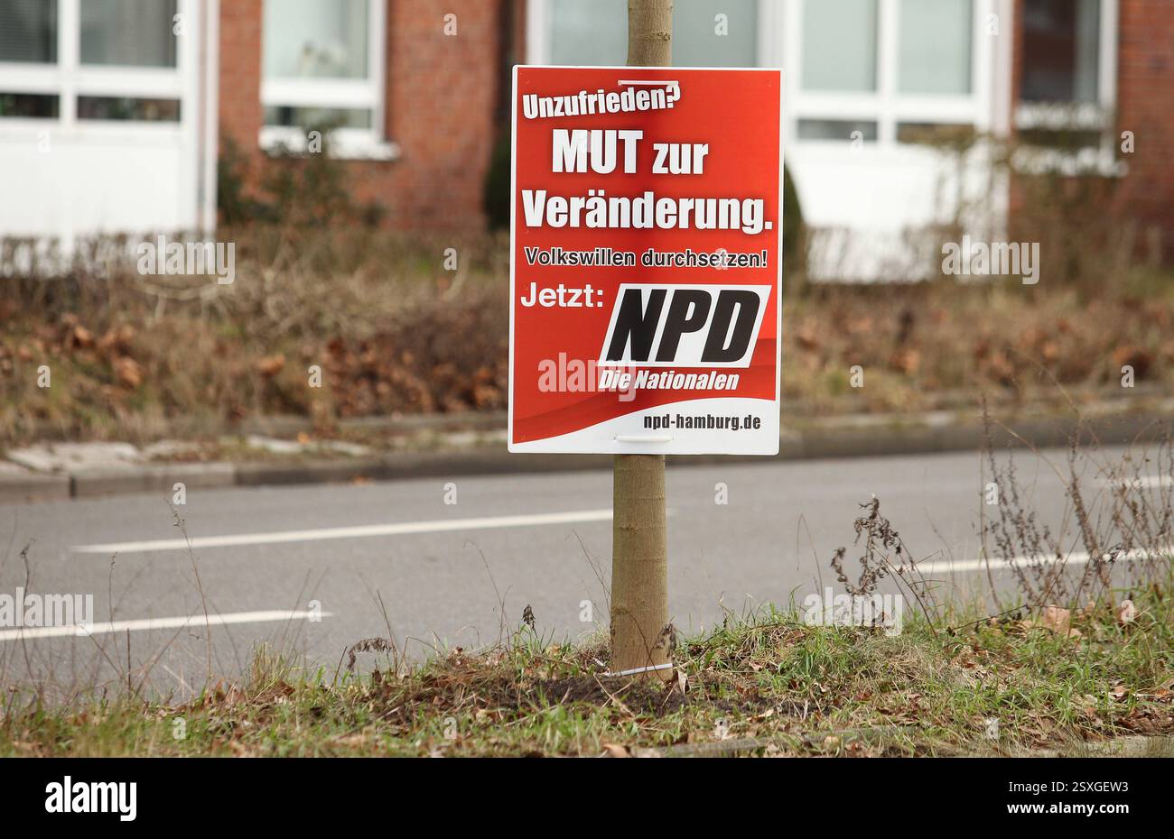 Ein Wahlplakat vom Landesverband der Partei Nationaldemokratische ...