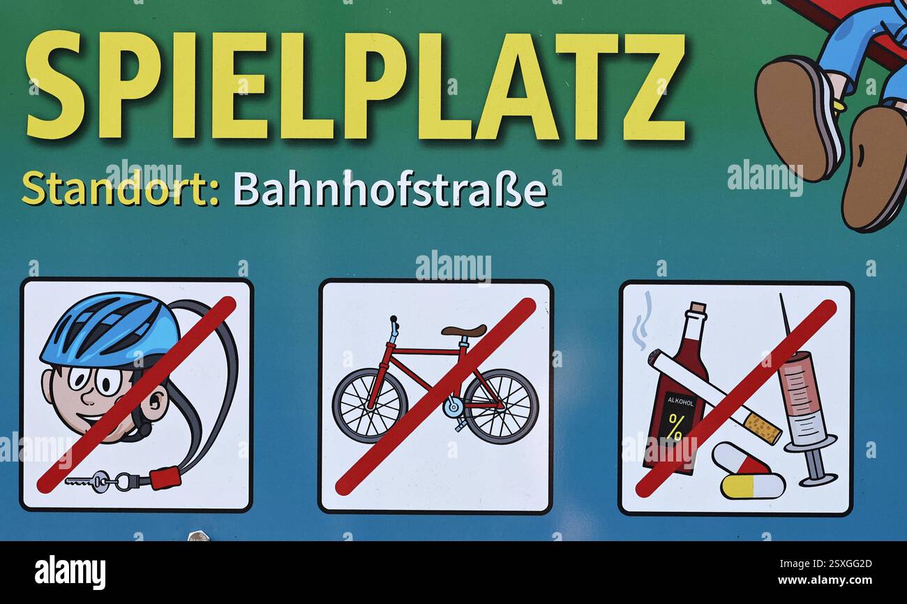 Spielplatz-Regeln 21.02.2025, Schild an einem Spielplatz mit ...