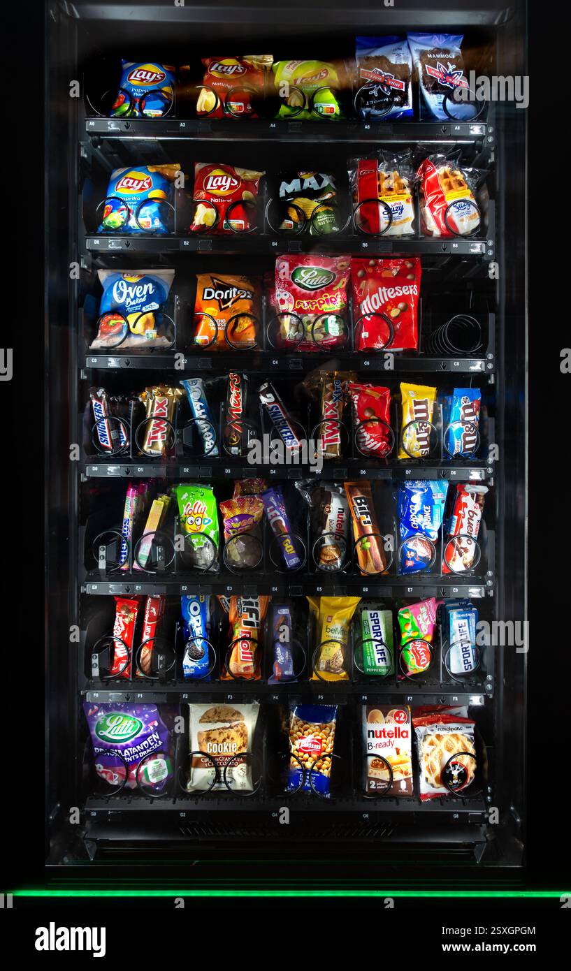 Candy vending machine hi-res stock photography and images - Alamy