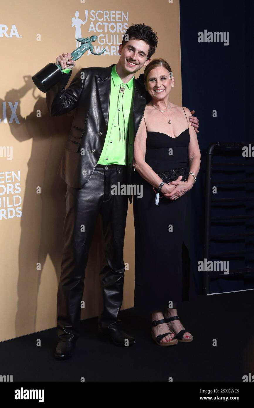 Timothee Chalamet und Nicole Flender beim Preisträger-Photocall der 31 ...