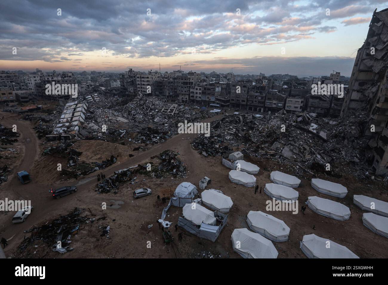 Gaza destruction people 2025 hi-res stock photography and images - Alamy