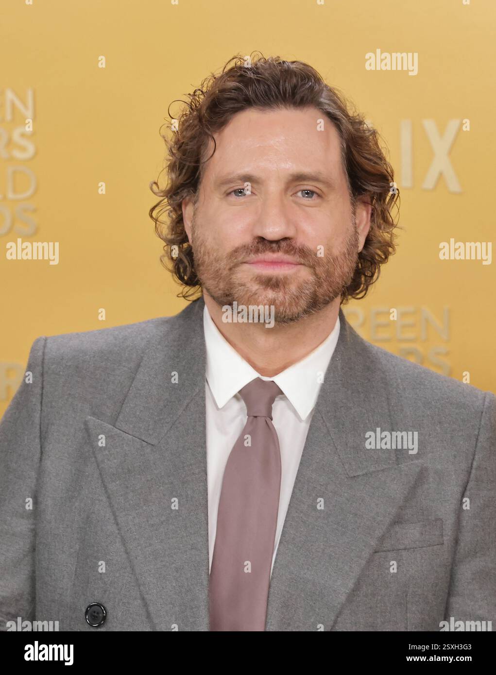 Édgar Ramírez attends the 31st Annual Screen Actors Guild Awards at ...