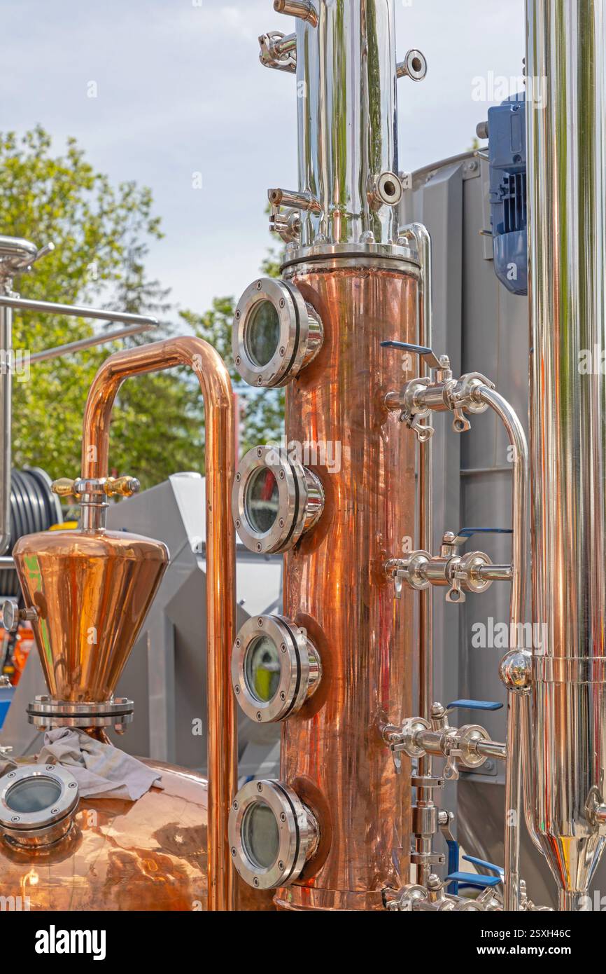 Copper Still Column Equipment for Alcohol Distillery Brewery Stock ...