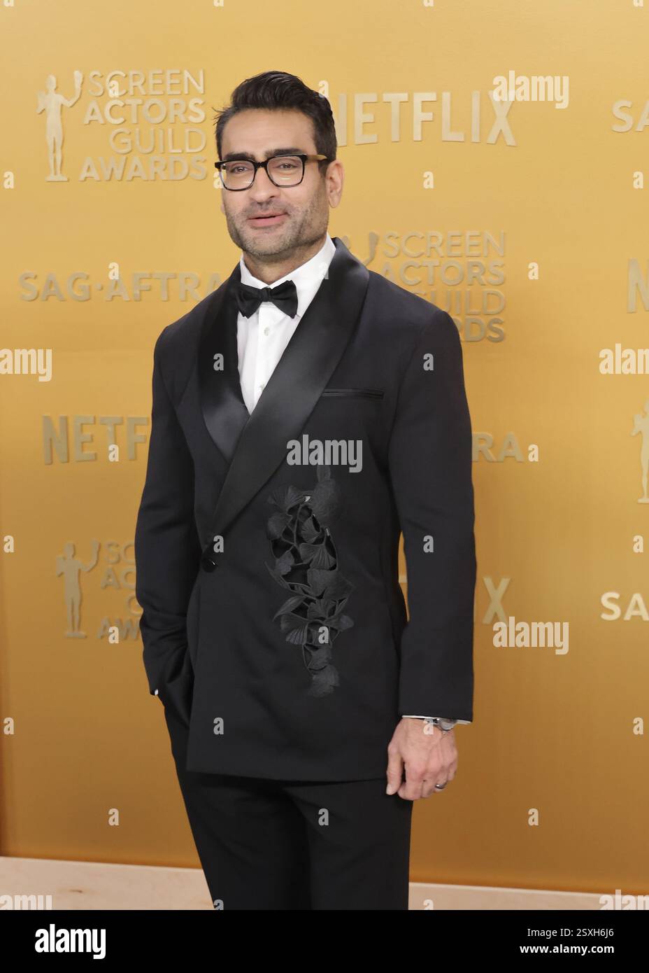 Kumail Nanjiani attends the 31st Annual Screen Actors Guild Awards at ...