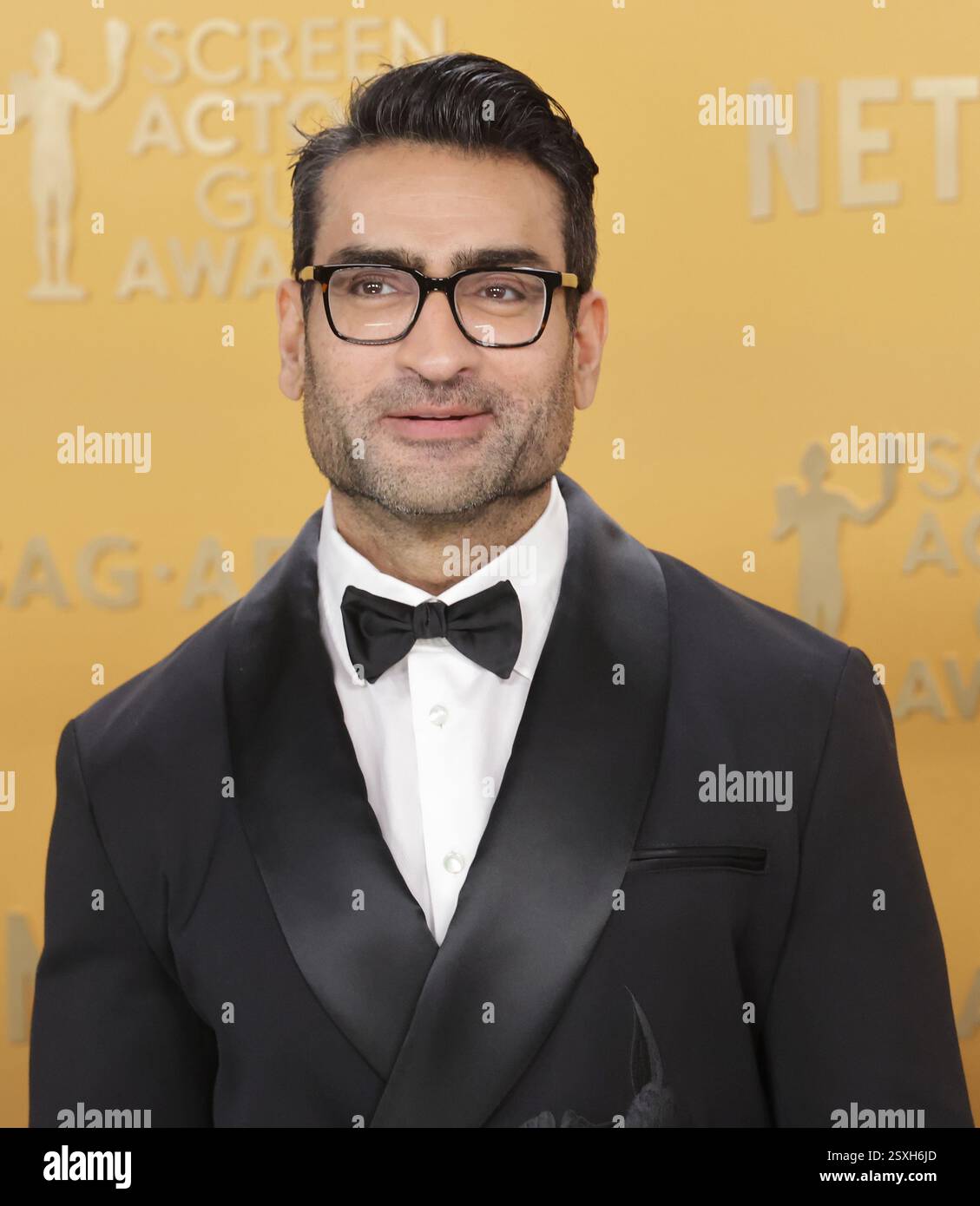 Kumail Nanjiani attends the 31st Annual Screen Actors Guild Awards at ...