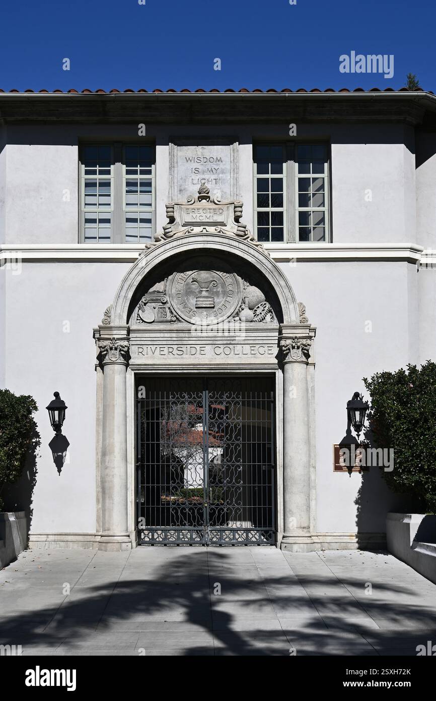 RIVERSIDE, CALIFORNIA -23 FEB 2024: Riverside College arch and motto on ...
