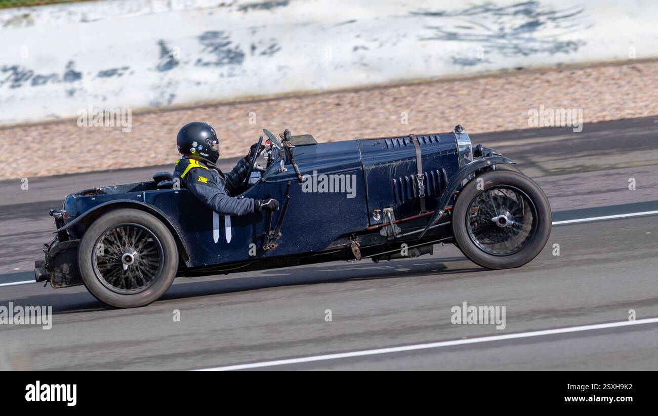 V.S.C.C. Pomeroy Trophy. Pre War vintage cars compete against newer ...
