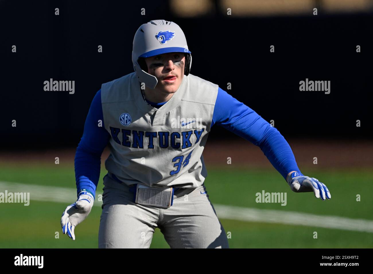 Kentucky outfielder Carson Hansen (34) plays Belmont during an NCAA ...