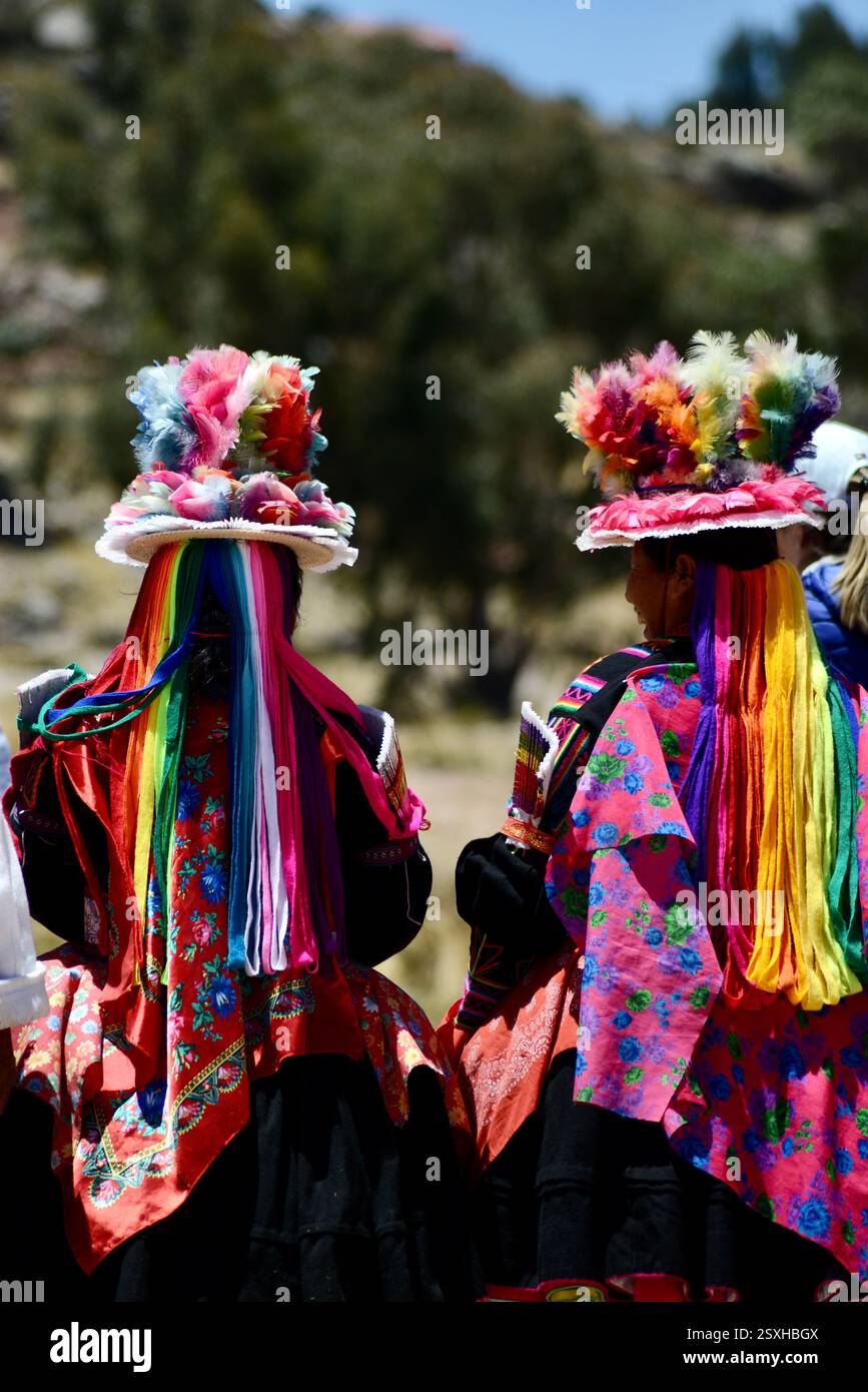 Colourful women Tequila dancers of Lake Titicaca Stock Photo - Alamy