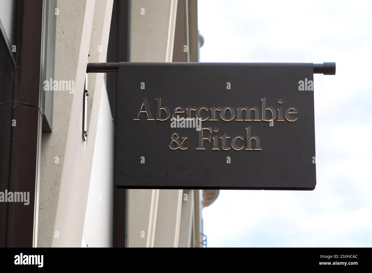 Abercrombie & Fitch store sign Stock Photo - Alamy Abercrombie & Fitch store sign Stock Photo - Alamy