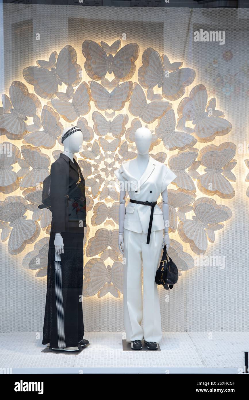 Dior shop window Stock Photo - Alamy