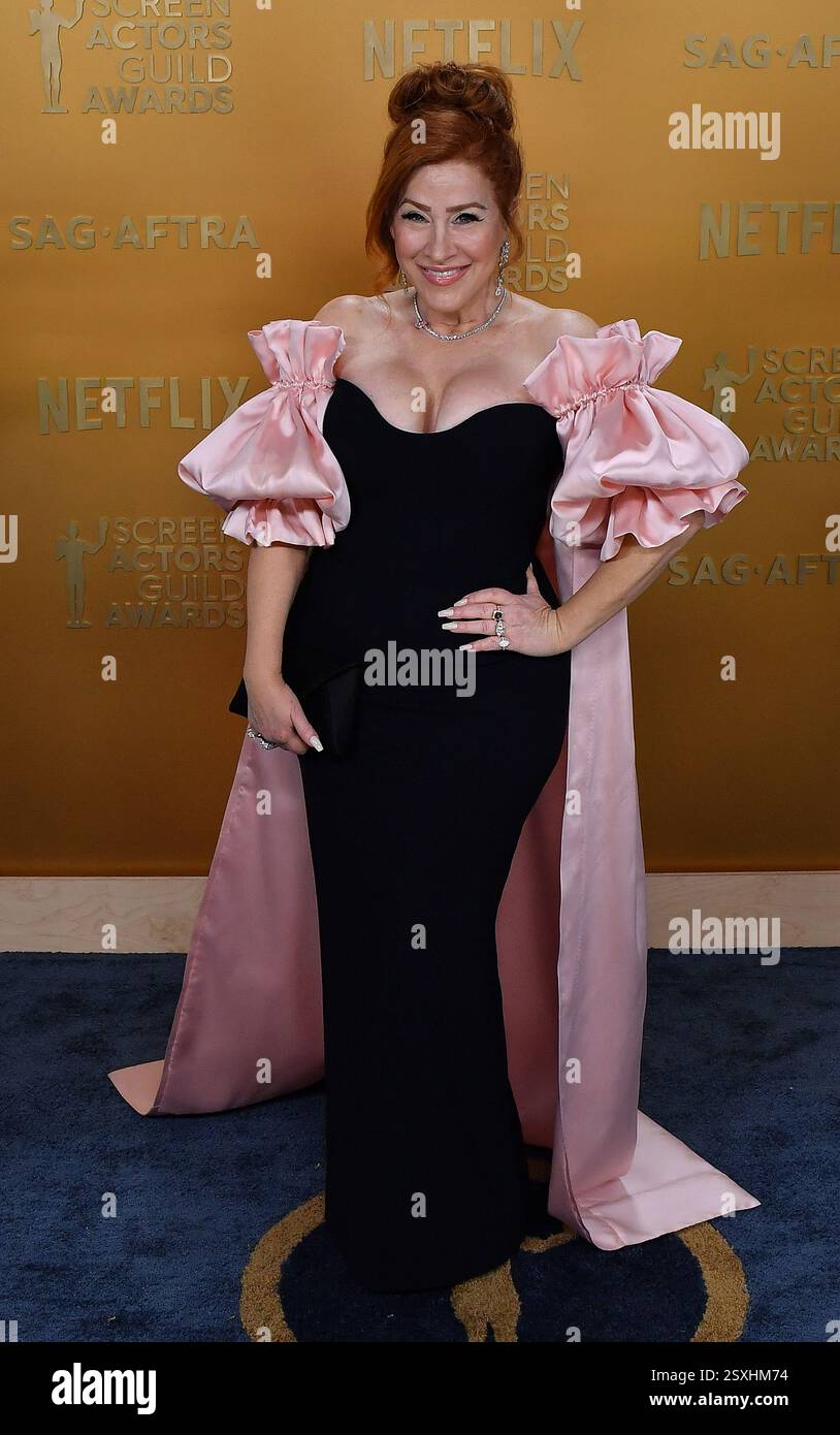 Lisa Ann Walter attends the 31st Annual Screen Actors Guild Awards at ...