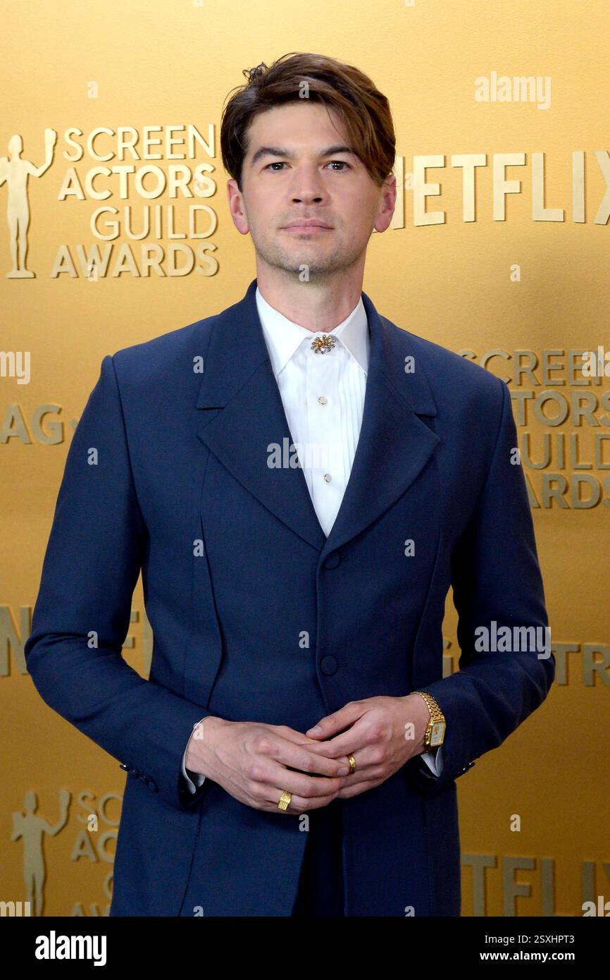 Devin Kawaoka bei der Verleihung der 31. Screen Actors Guild Awards ...