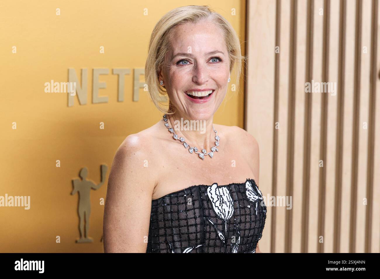 LOS ANGELES, CALIFORNIA, USA - FEBRUARY 23: Gillian Anderson wearing a ...