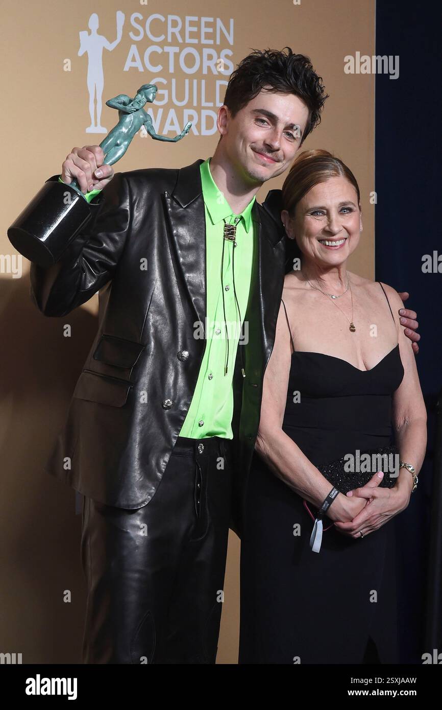 Timothee Chalamet und Nicole Flender beim Preisträger-Photocall der 31 ...