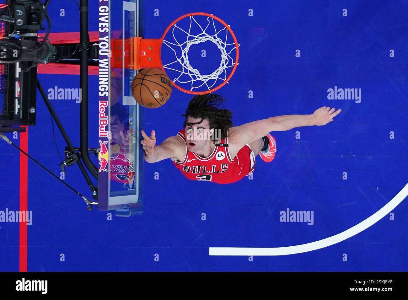Chicago Bulls' Josh Giddey goes up for a shot during the first half of ...