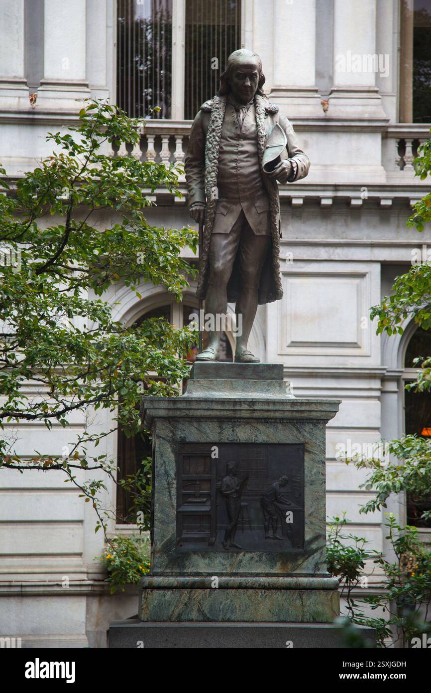 The Benjamin Franklin statue at the Old City hall historic buidling in ...