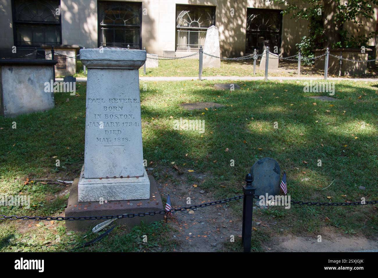 The Paul Revere tomb at the HIstorical Granary Burying Ground where the ...