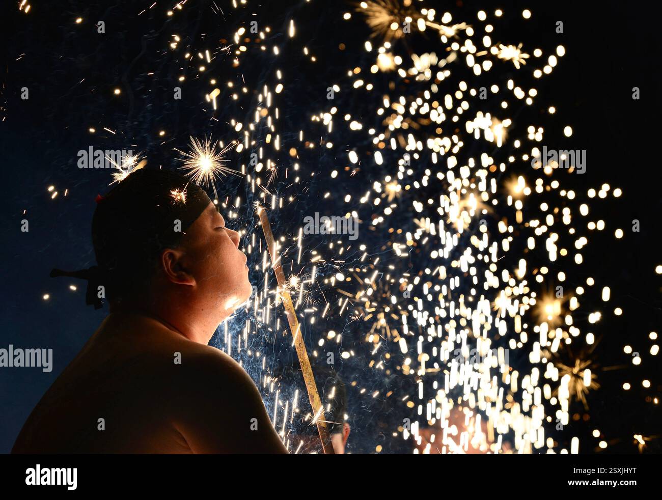 Putian,China.23th February 2025. A folk artist performs "firework ...