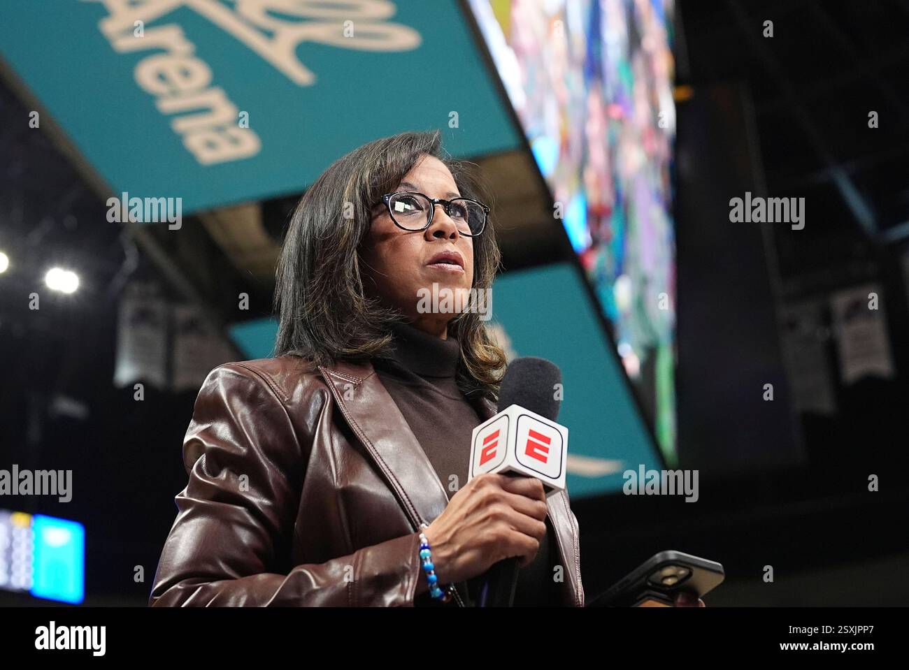ESPN sideline reporter Lisa Salters in the first half of an NBA ...