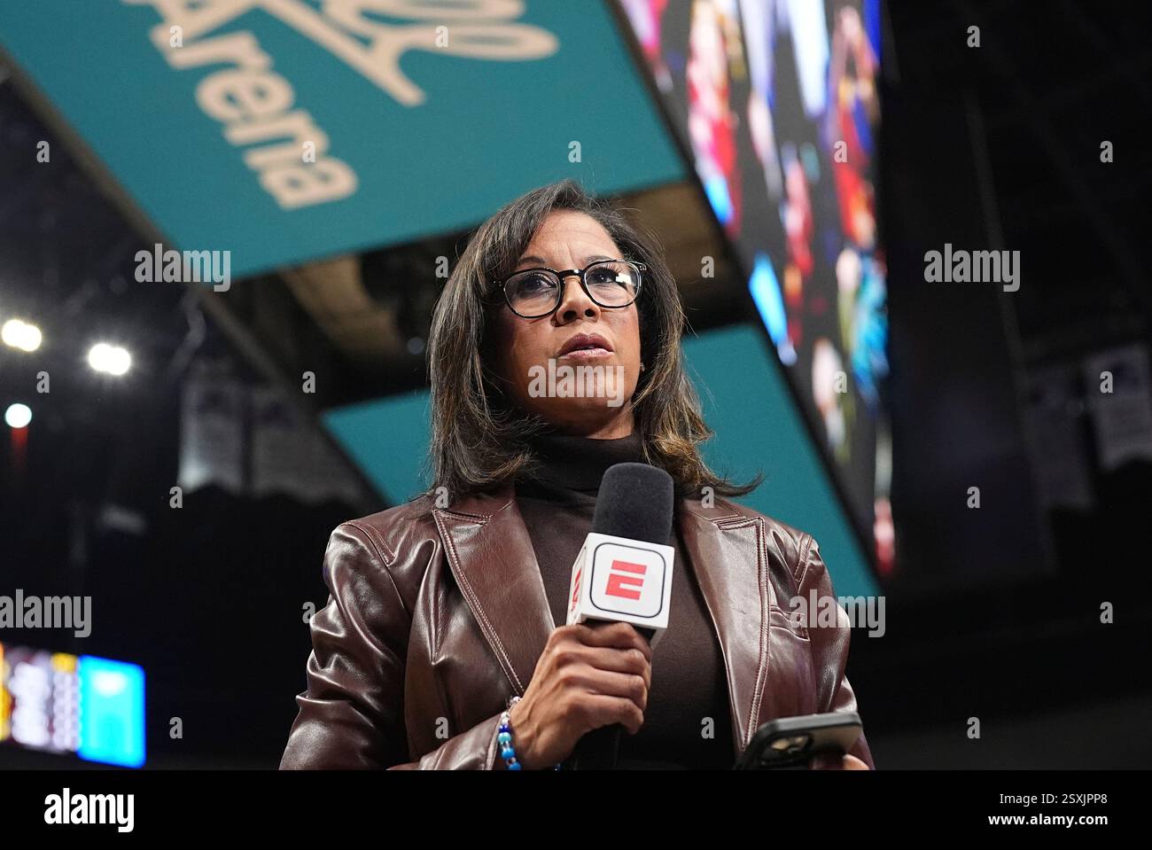 ESPN sideline reporter Lisa Salters in the first half of an NBA ...