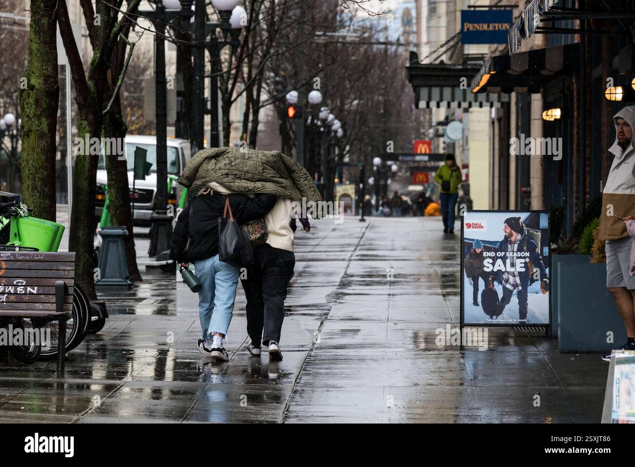 Seattle, USA. 24th Feb 2025. Seattle braces for high wind and rain ...