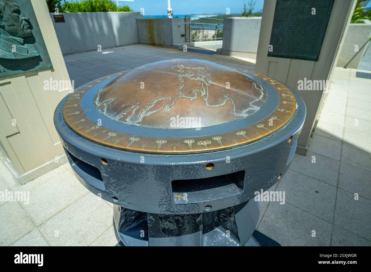 Captain Cook Memorial and Lighthouse, Coolangatta, gold coast ...