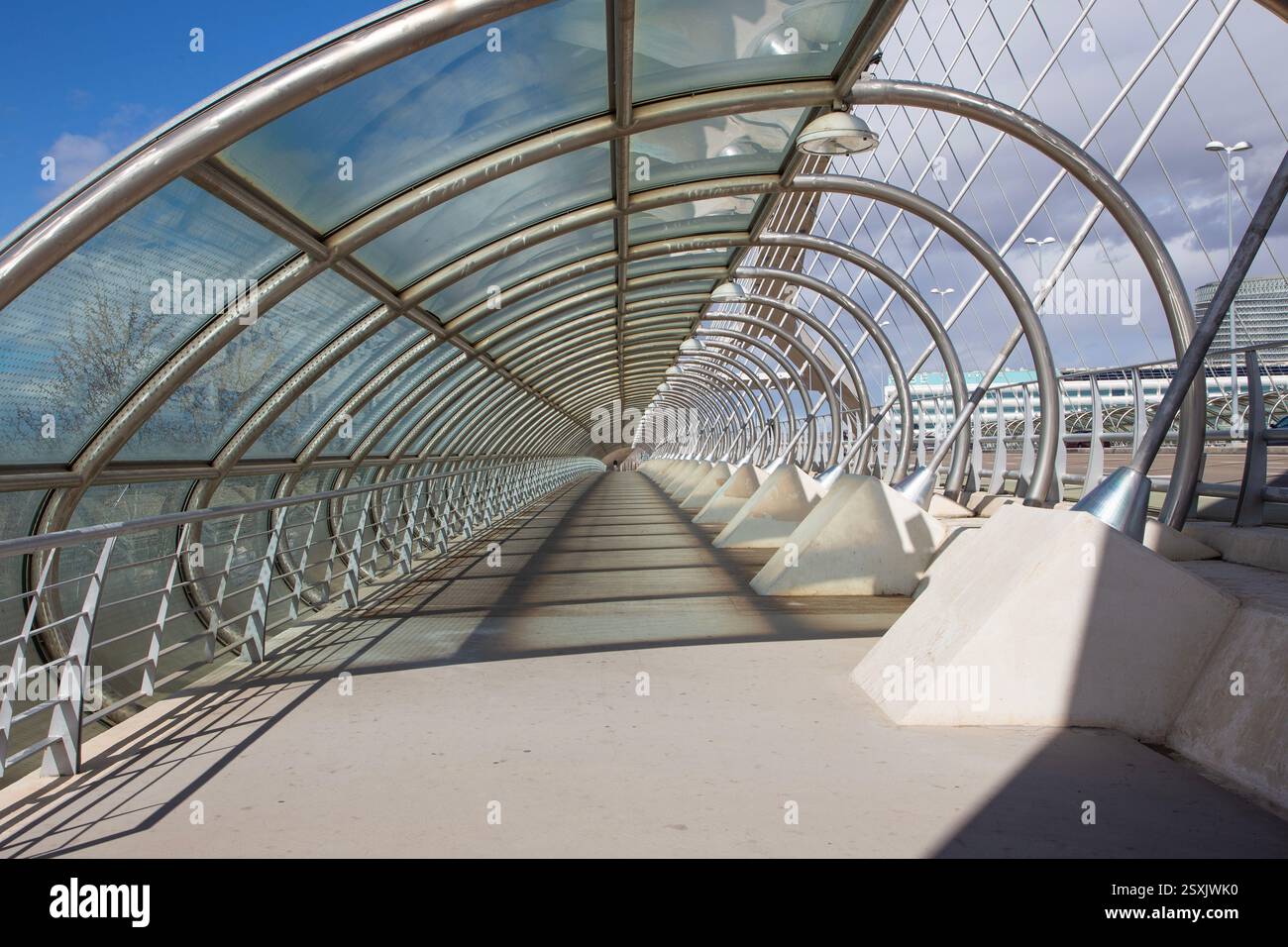 Zaragoza - The Third Millennium Bridge - Puente del Tercer Milenio Stock Photo - Alamy