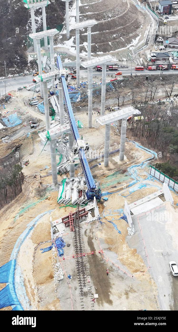25th Feb, 2025. Bridge collapse at highway construction site This photo ...