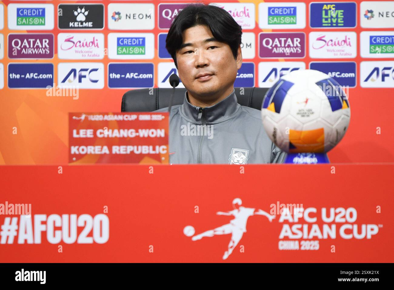 Shenzhen, China. 25 February, 2025. Chang-won Lee coach of South Korea ...