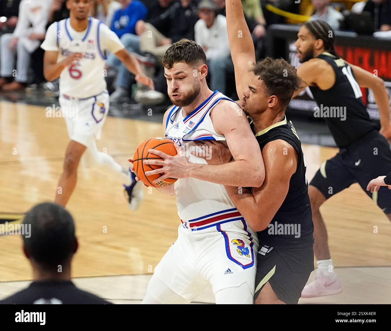 Kansas center Hunter Dickinson, center left, looks to pass the ball as ...