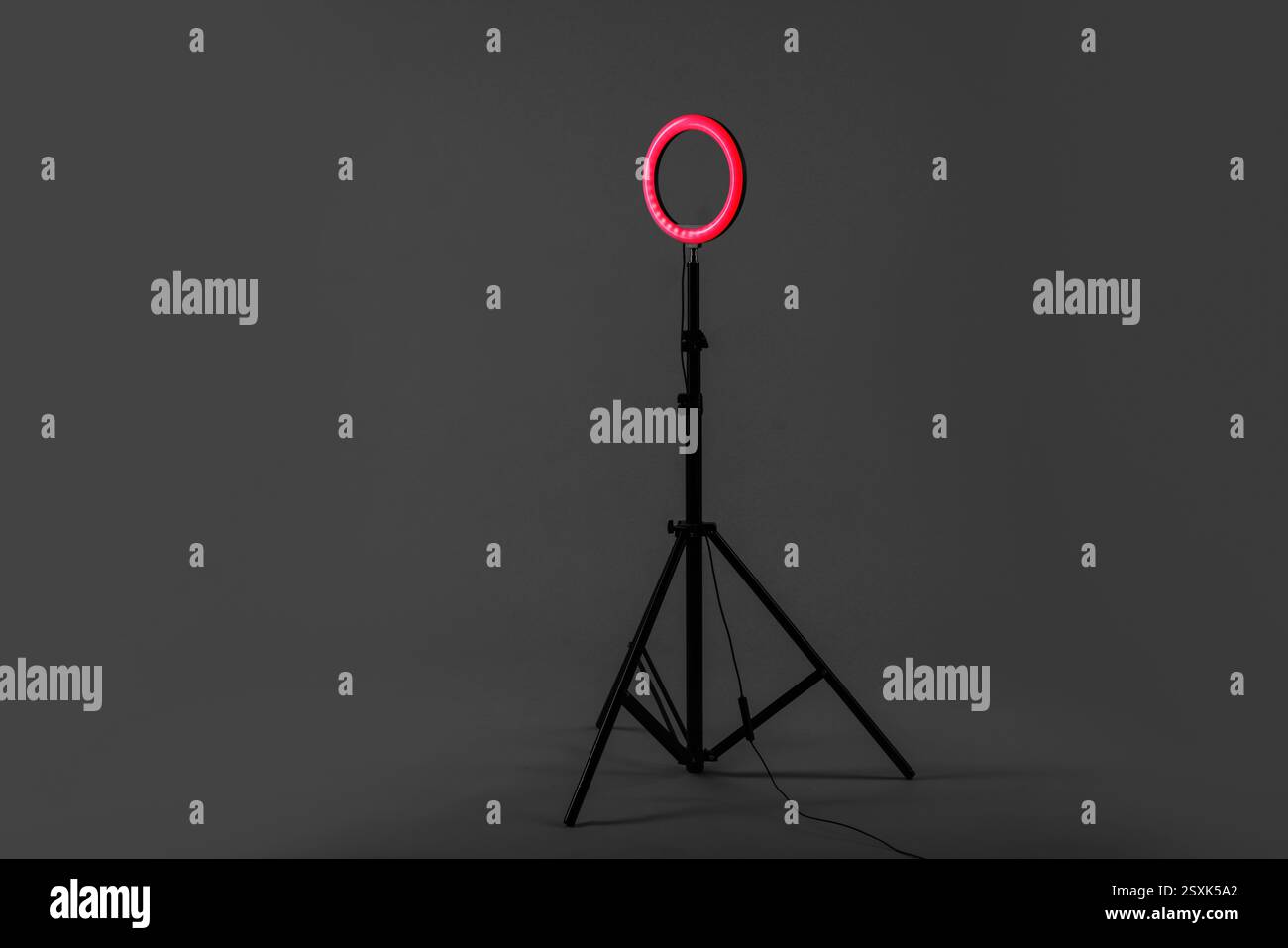 Ring lamp on stand hi-res stock photography and images - Alamy