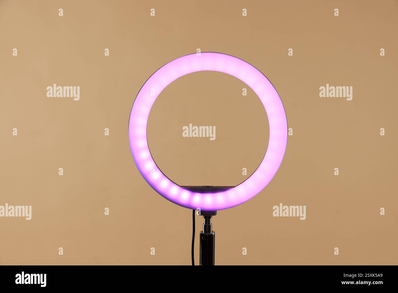 Ring lamp on stand hi-res stock photography and images - Alamy