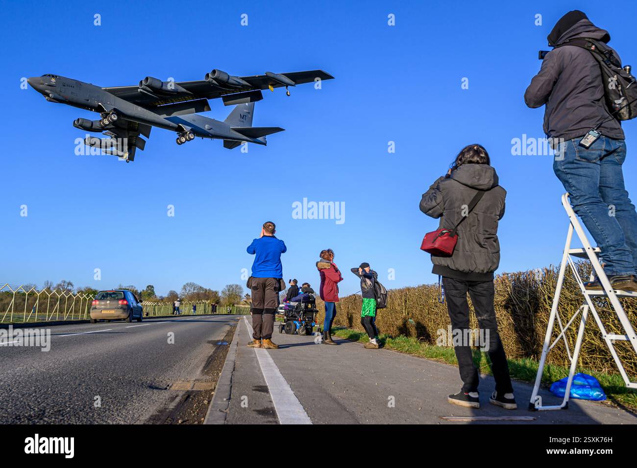 RAF Fairford, USAF B-52 Stratofortess landing after a sortie Stock ...