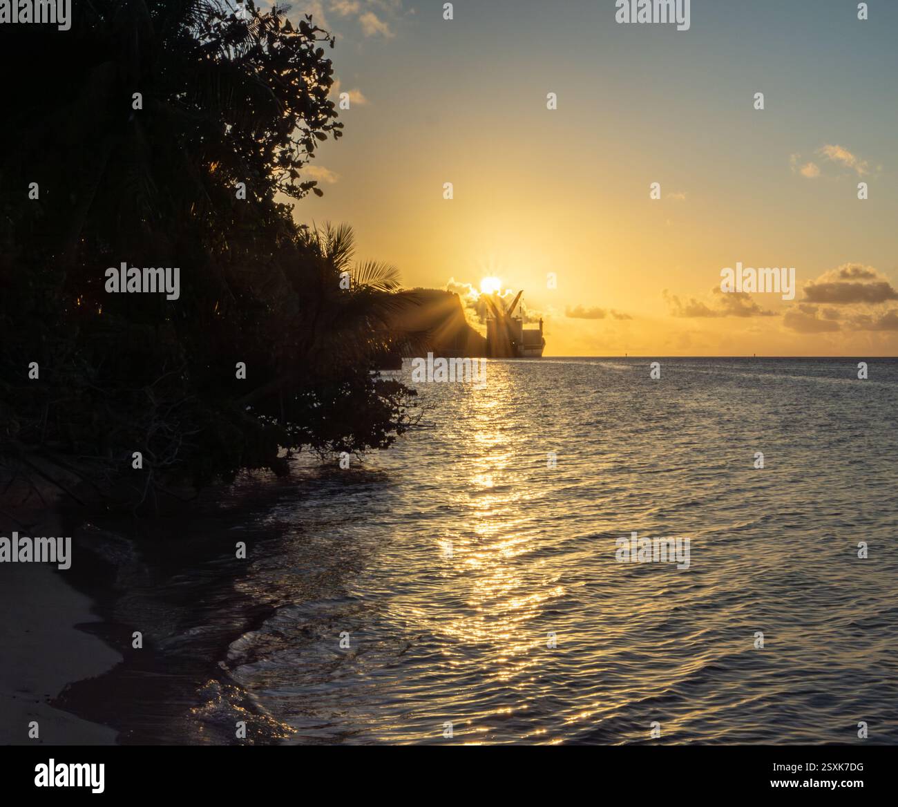 Big navy ship hi-res stock photography and images - Alamy