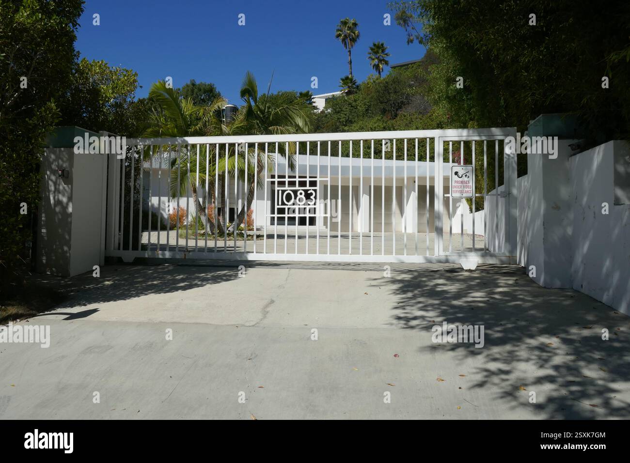 Beverly Hills, California, USA 23rd February 2025 Comedian Groucho Marx ...