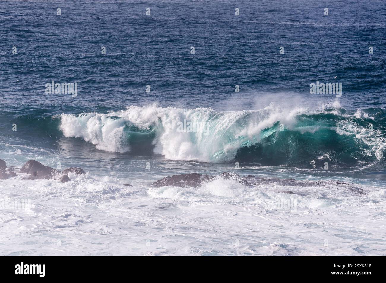 Spectacularly big waves from the pacific ocean smash into the ...