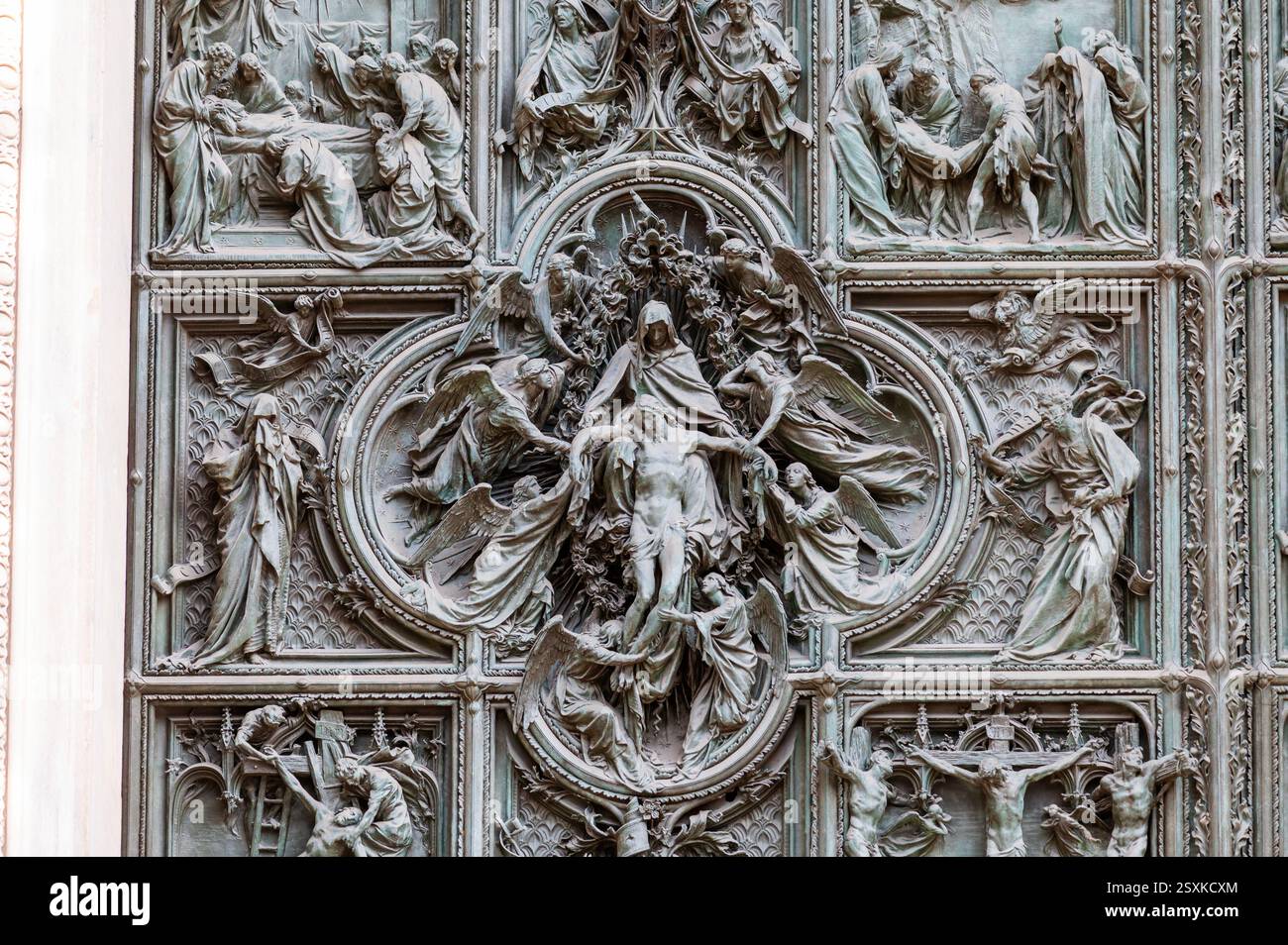 Main bronze door milan hi-res stock photography and images - Alamy