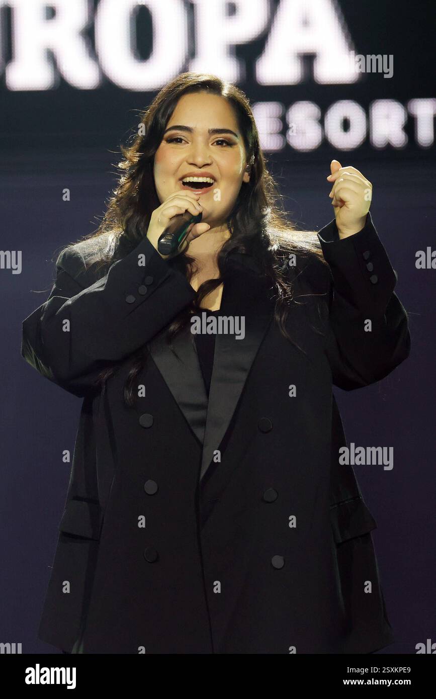 Miss Germany Awards Finale 2025 Auftritt der Musikerin Bahar Kizil Ex ...