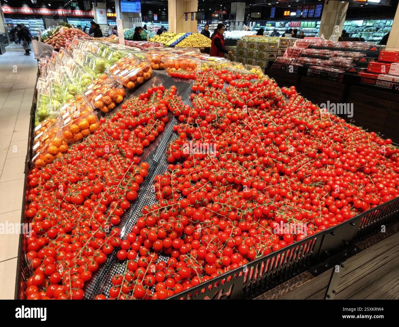A Yonghui superstore in Shanghai, China, 22 February, 2025 Stock Photo ...