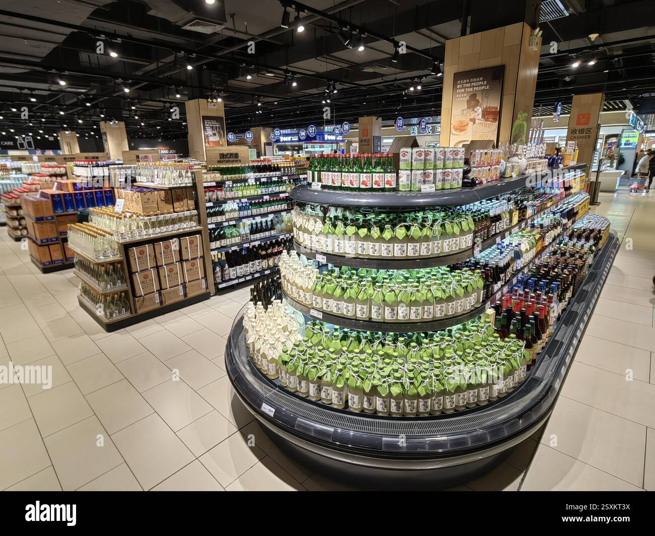 A Yonghui superstore in Shanghai, China, 22 February, 2025 Stock Photo ...