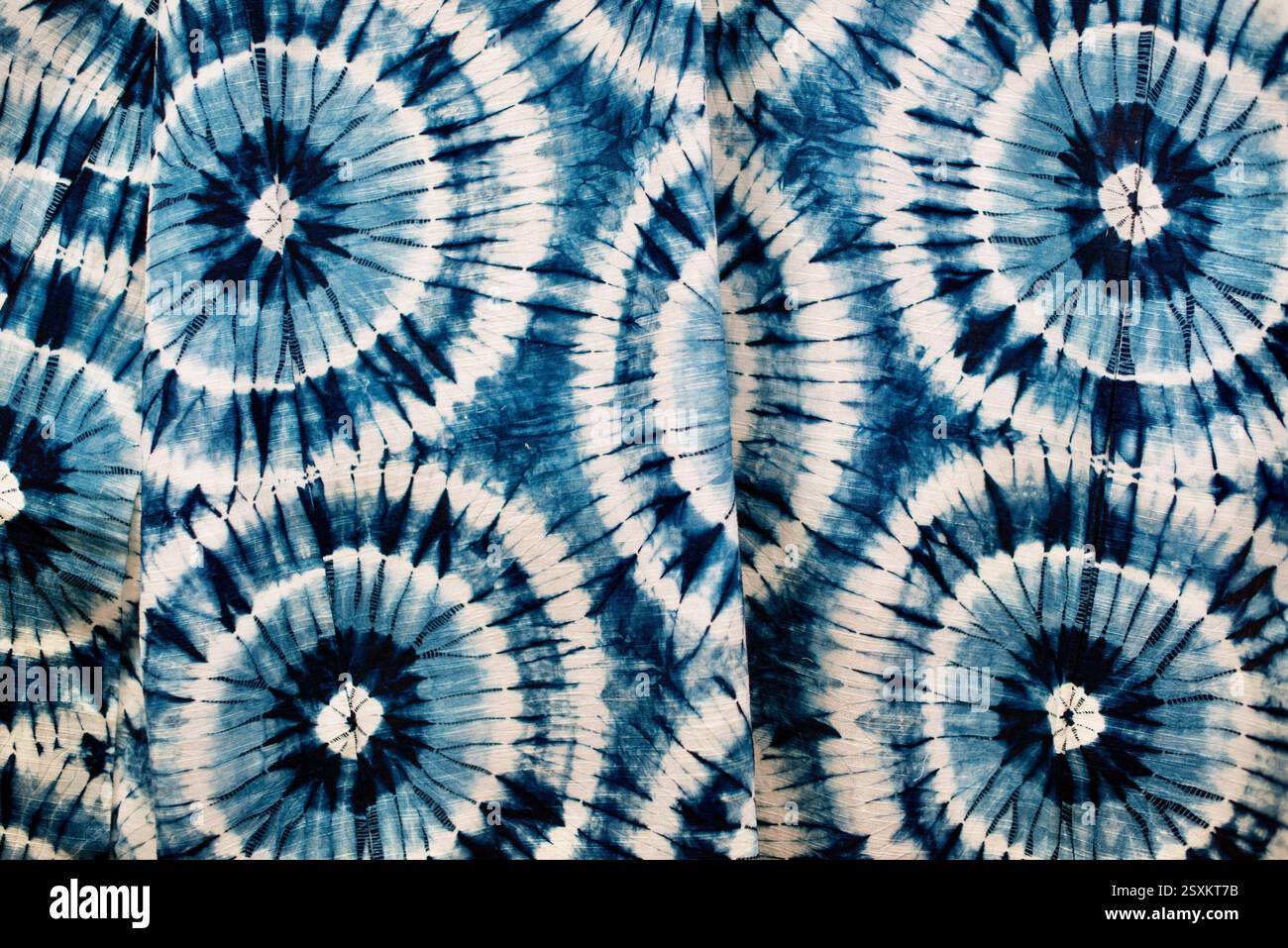 Photo shows Arimatsu "shibori" tie-dye on display at the Arimatsu ...