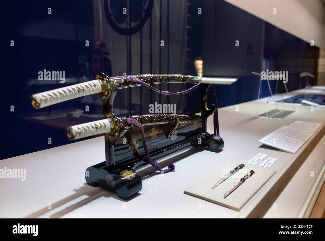 Ninja display katana samurai hi-res stock photography and images - Alamy