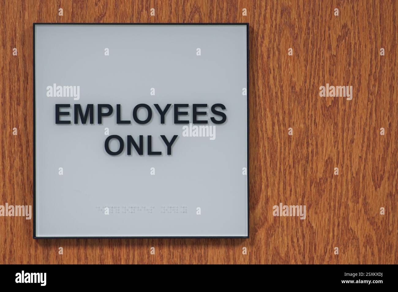 Employees only sign hi-res stock photography and images - Alamy