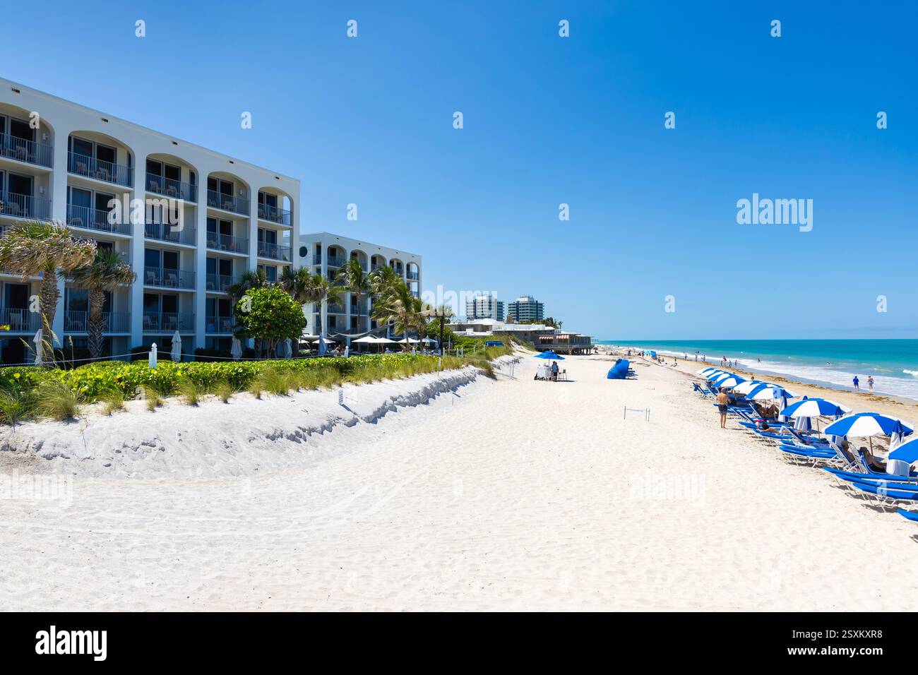 White sandy beach and hotels at Vero Beach, Florida, USA Stock Photo ...