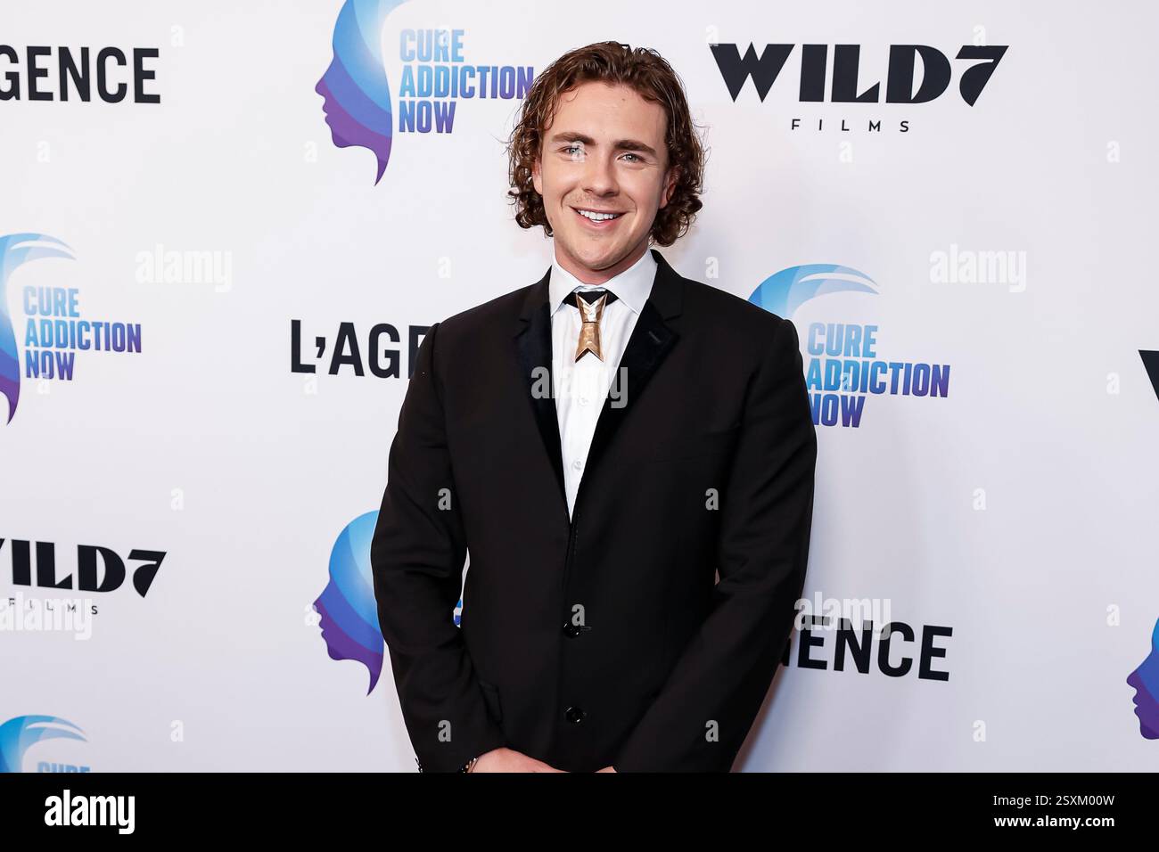 Luke K attends the arrivals of Cure Addiction Now’s Inaugural ...